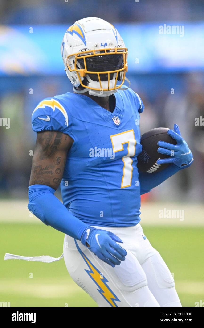 Los Angeles Chargers tight end Gerald Everett (7) warms-up before an ...