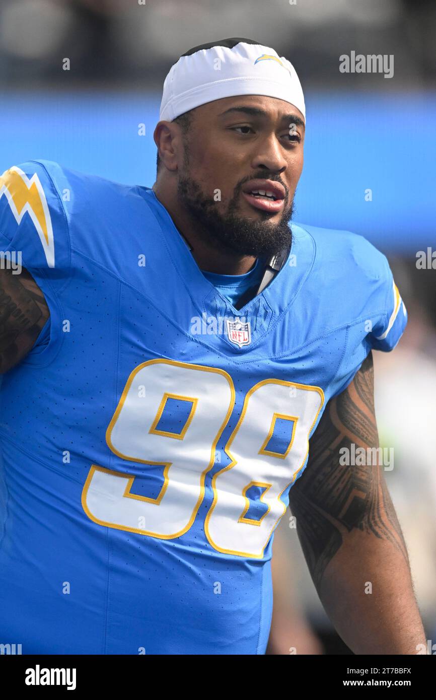 Los Angeles Chargers defensive tackle Austin Johnson (98) warms-up ...