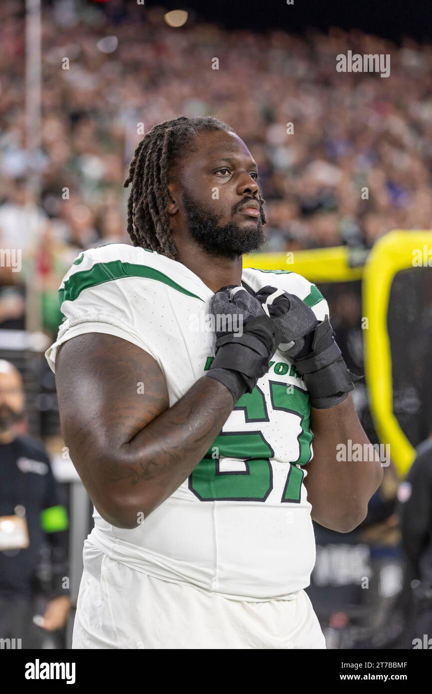 New York Jets tackle Carter Warren (67) stands for the National Anthem ...