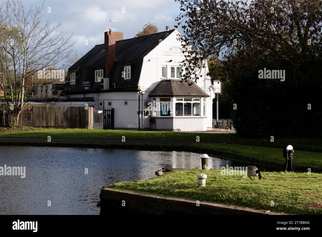 The Tenth Lock pub by the Dudley No.1 Canal, Brierley Hill, West ...