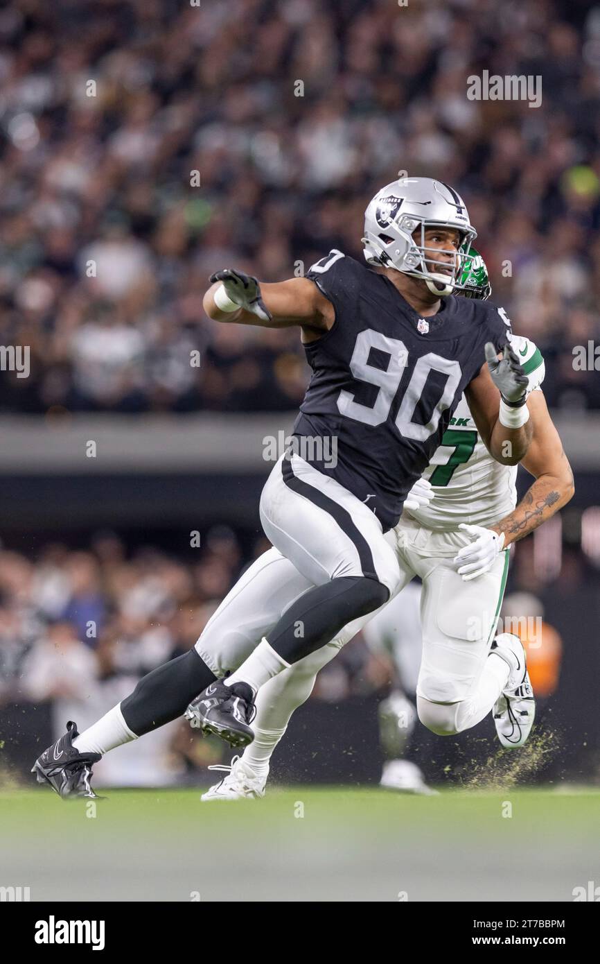 Las Vegas Raiders defensive tackle Jerry Tillery (90) rushes against ...