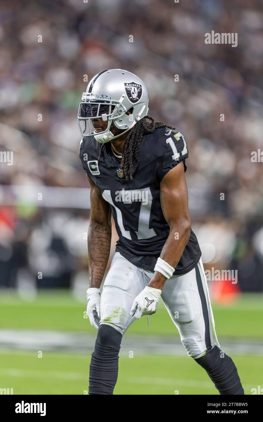 Las Vegas Raiders wide receiver Davante Adams (17) against the New York ...