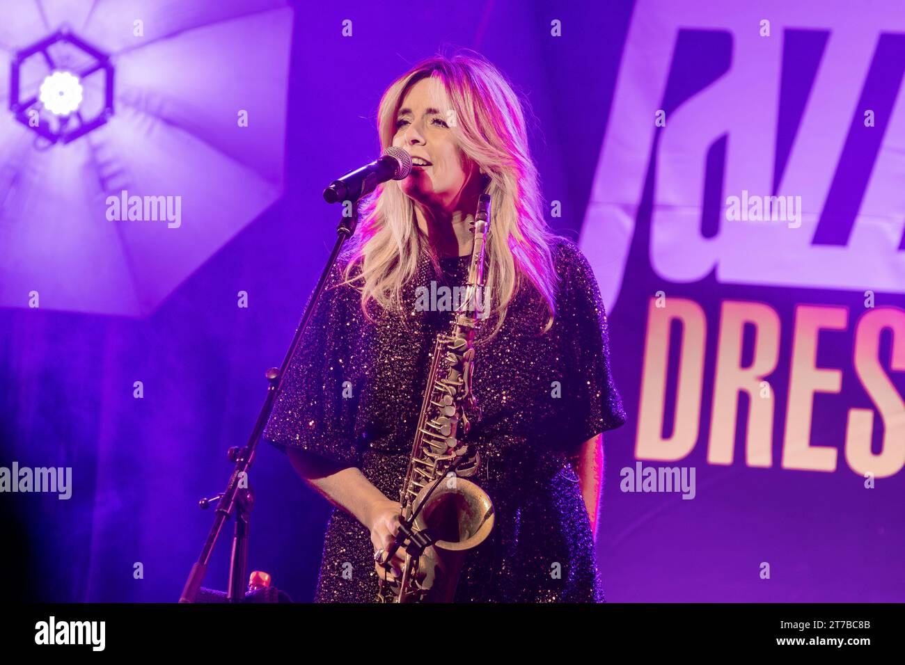 Auftritt der niederländischen Saxophonistin Candy Dulfer mit dem Programm We Never Stop im ...