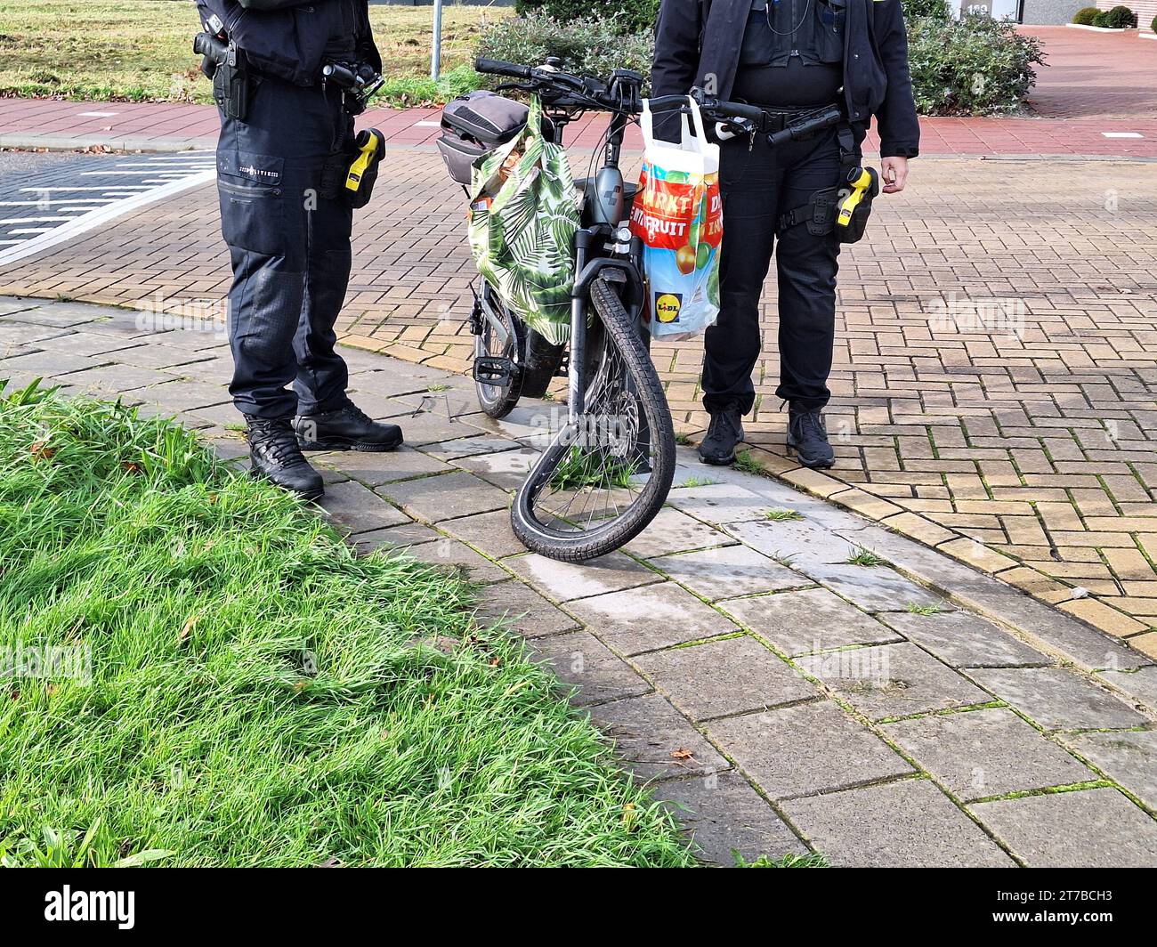 E bike crash hi-res stock photography and images - Alamy