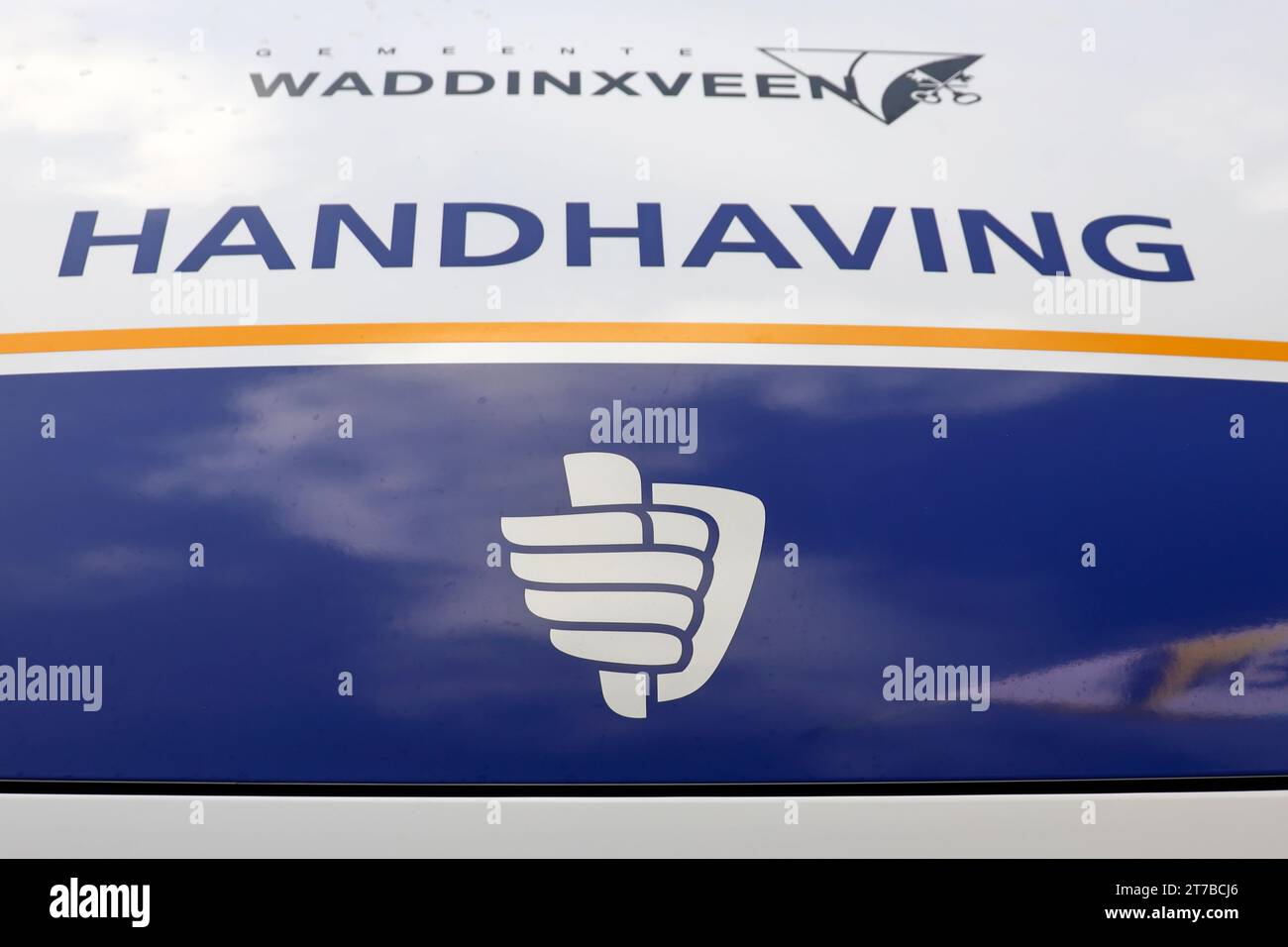 Handhaving hi-res stock photography and images - Alamy