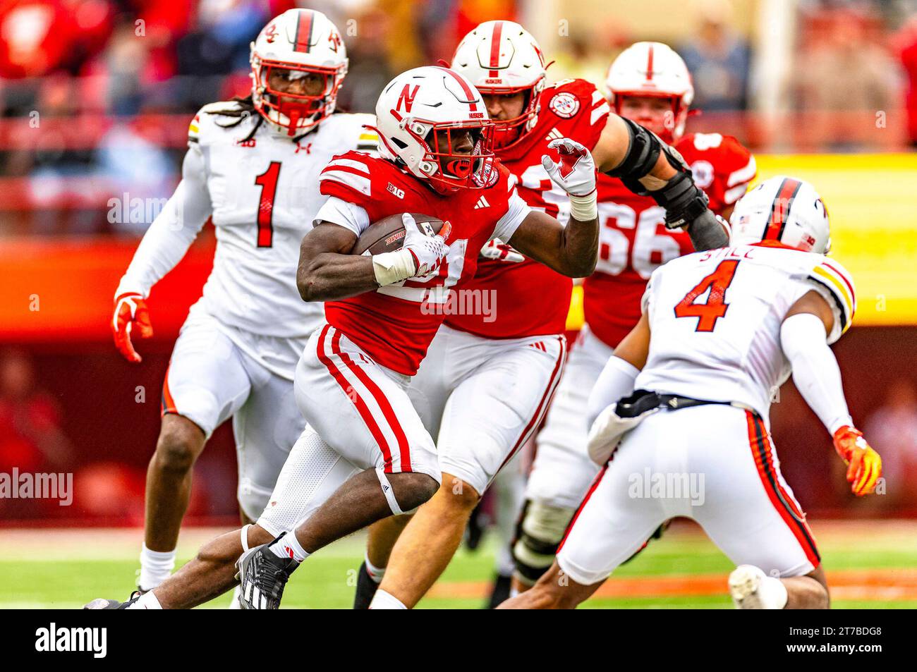 November 11, 2023 - Lincoln, NE. U.S. - Maryland Terrapins defensive ...