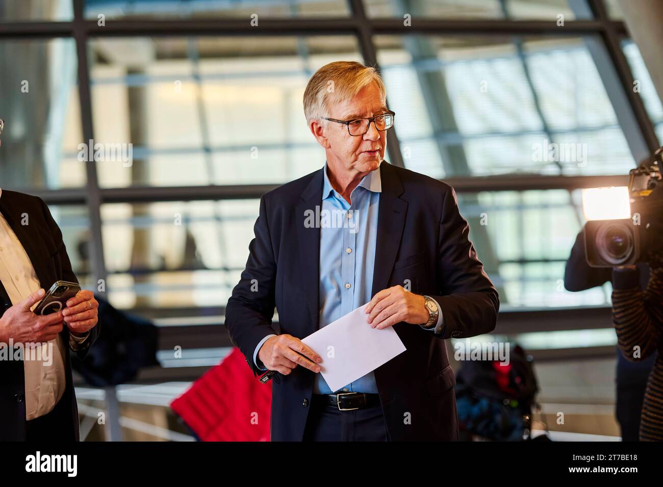 Die zettel hi-res stock photography and images - Alamy