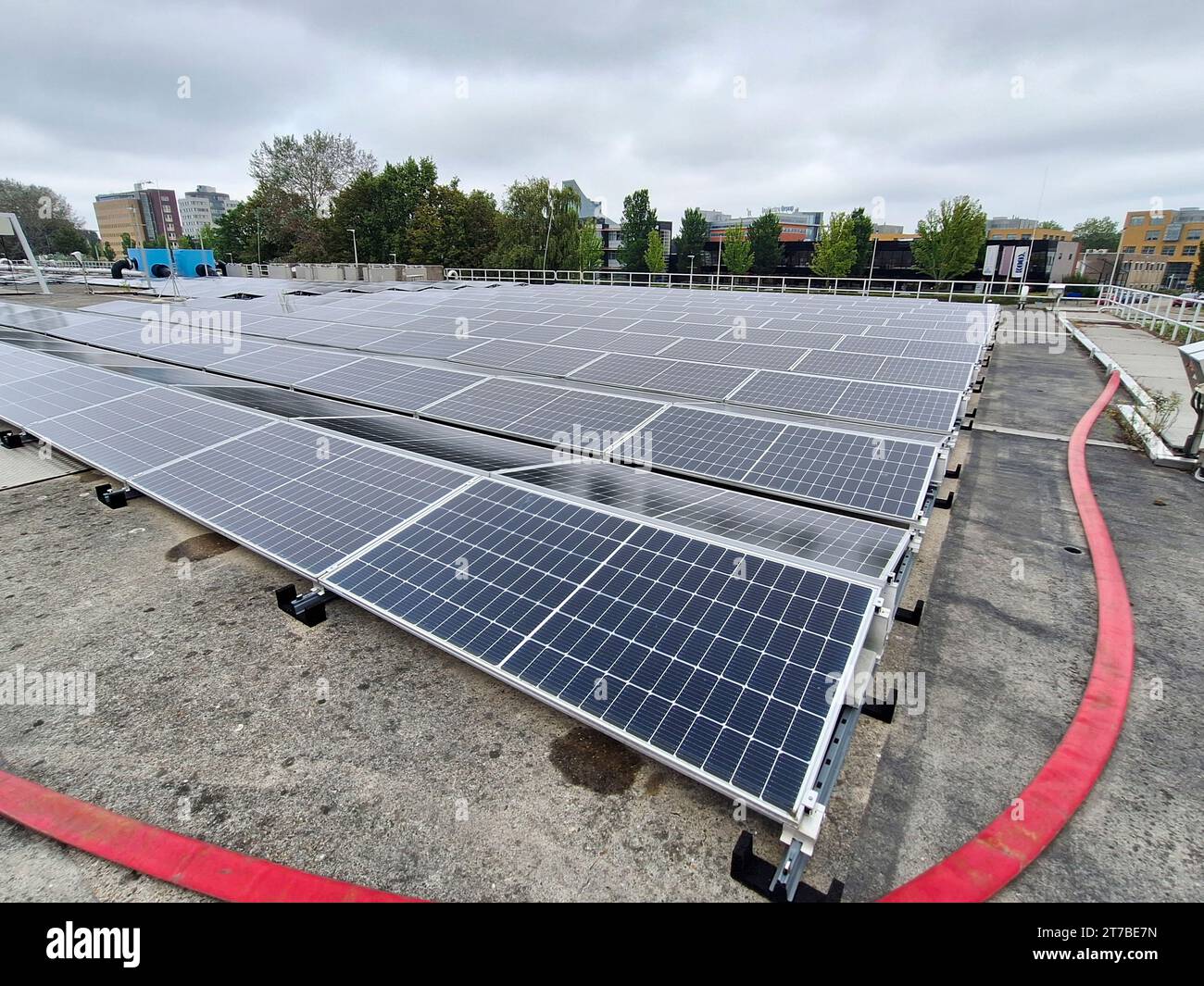 Rotterdam station circle hi-res stock photography and images - Alamy