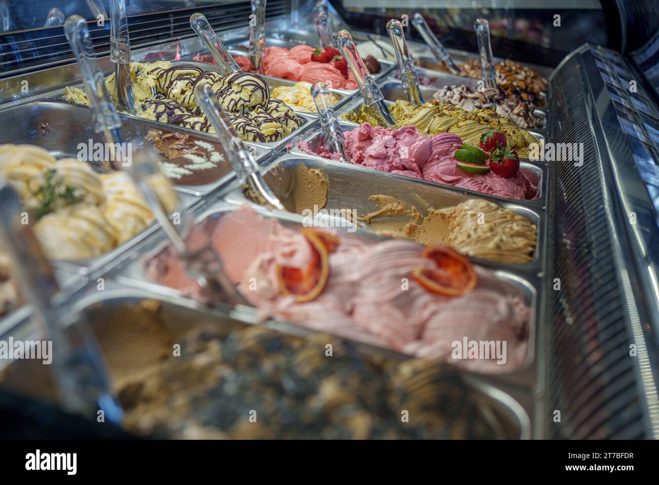 Ice cream fridge hi-res stock photography and images - Alamy