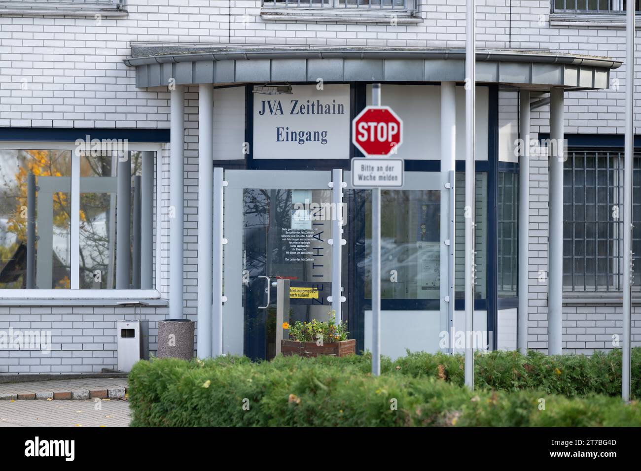 Glaubitz, Germany. 14th Nov, 2023. The entrance area of Zeithain Prison ...