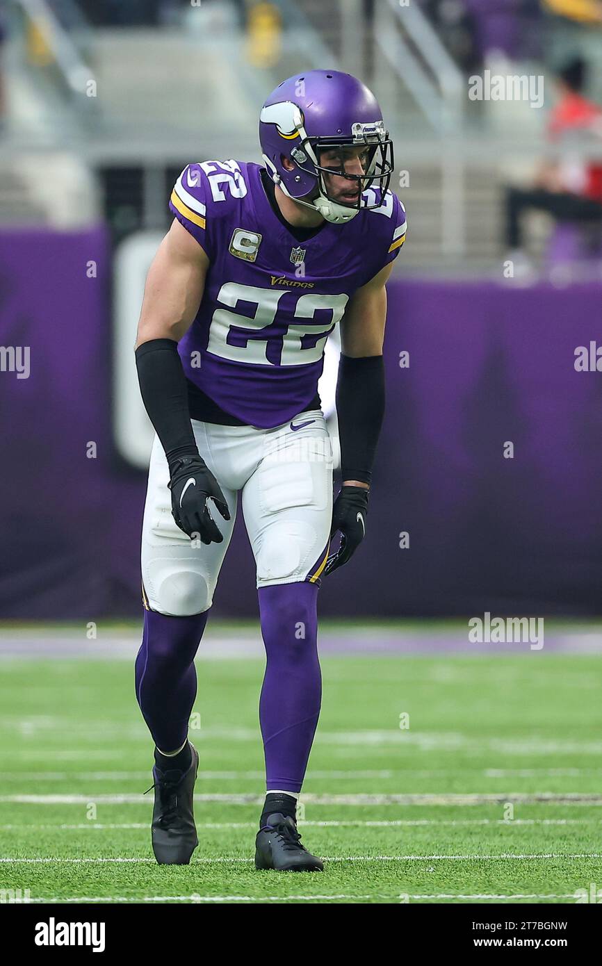 Minnesota Vikings safety Harrison Smith (22) lines up for play during ...