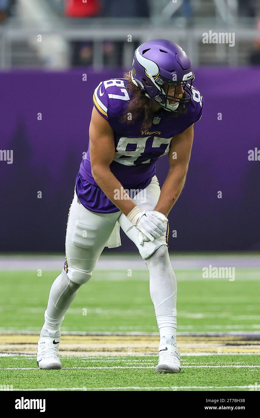 Minnesota Vikings Tight End T J Hockenson 87 Lines Up For Play
