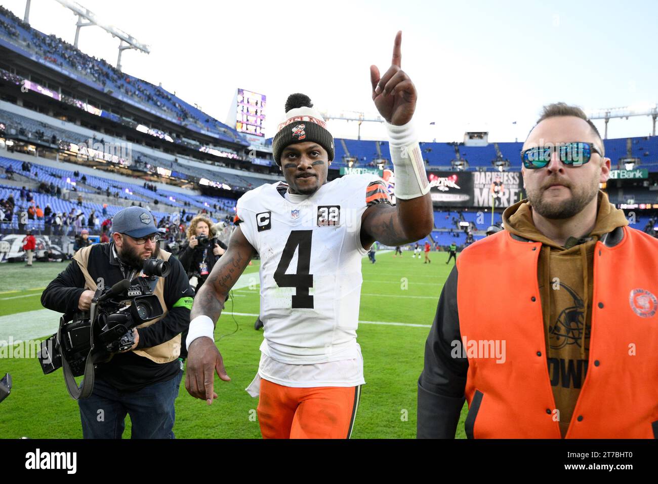 Cleveland Browns quarterback Deshaun Watson (4) walks on the field ...