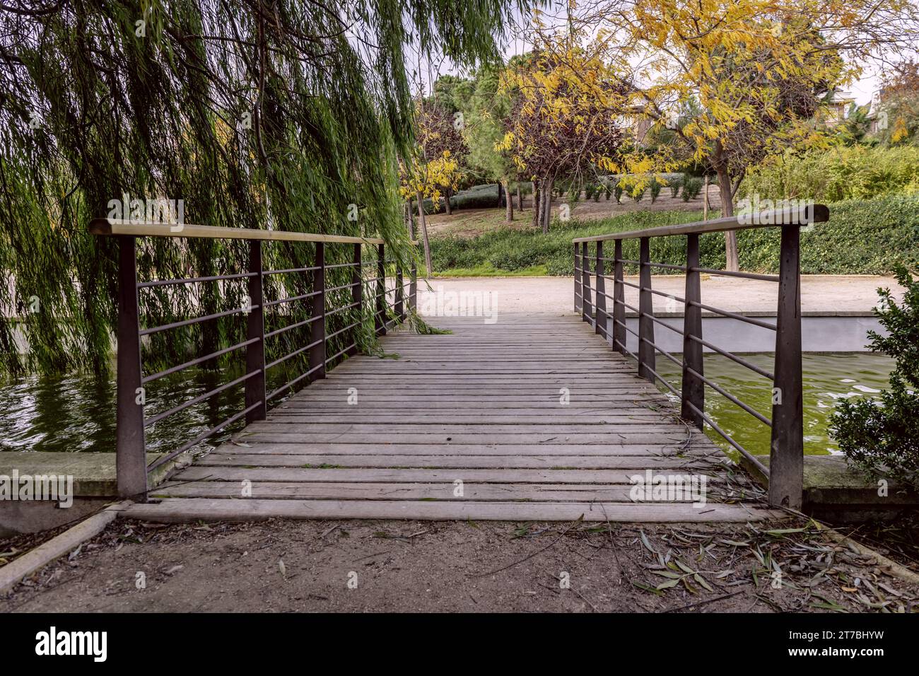 Small wooden bridge railings hi-res stock photography and images - Alamy