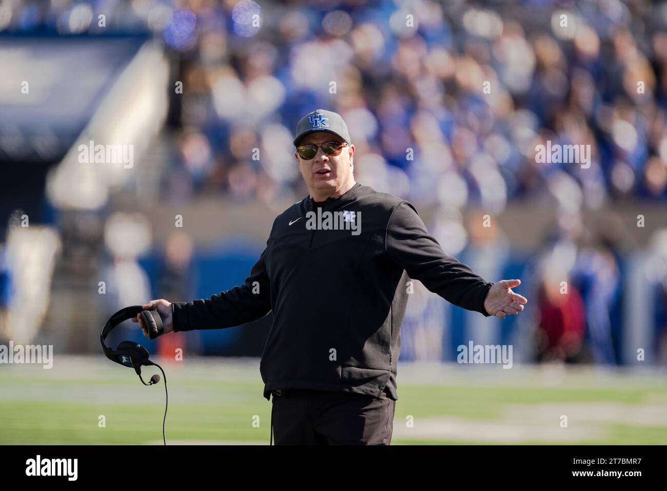 Kentucky head coach Mark Stoops yells at the referee during the first ...