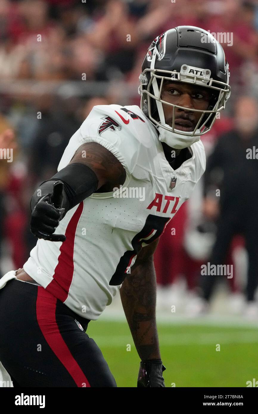 Atlanta Falcons tight end Kyle Pitts (8) lines up against the Arizona ...