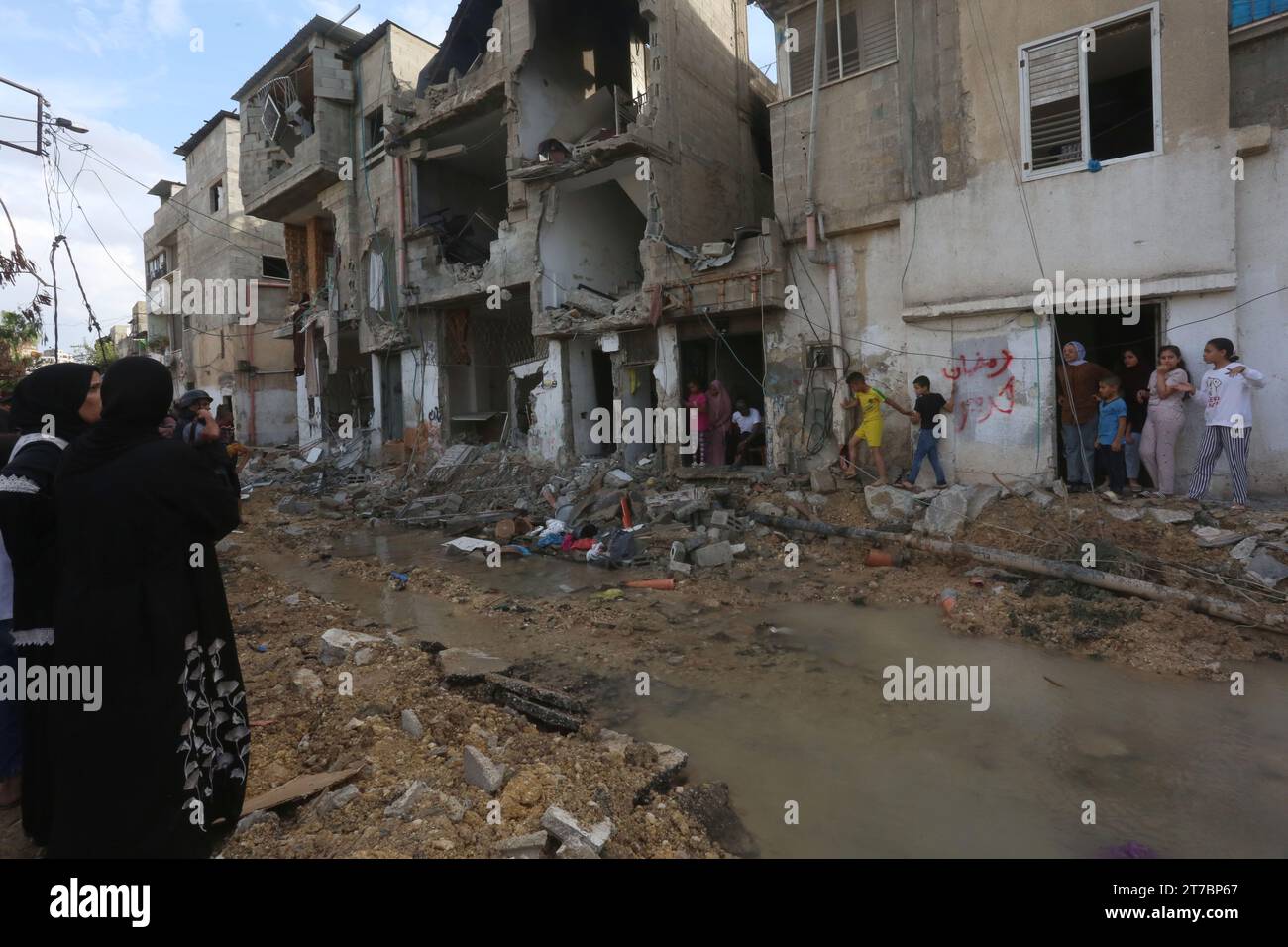 Tulkarm, West Bank. 14th Nov, 2023. Palestinian people inspect the ...