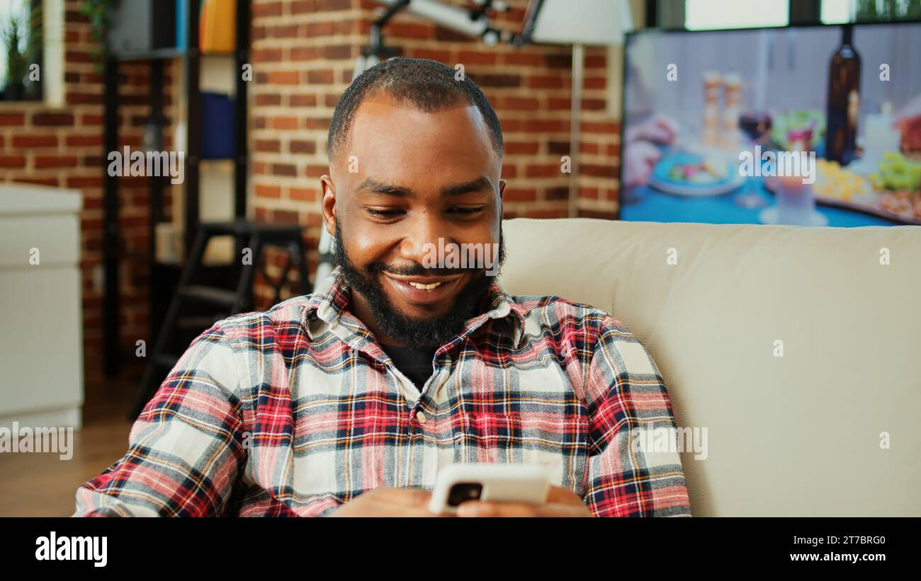 Man entertained with phone hi-res stock photography and images - Alamy