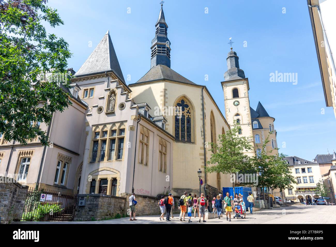 Michaelskirche eglise saint michel from rue sigefroi ville haut hi-res stock photography and ...
