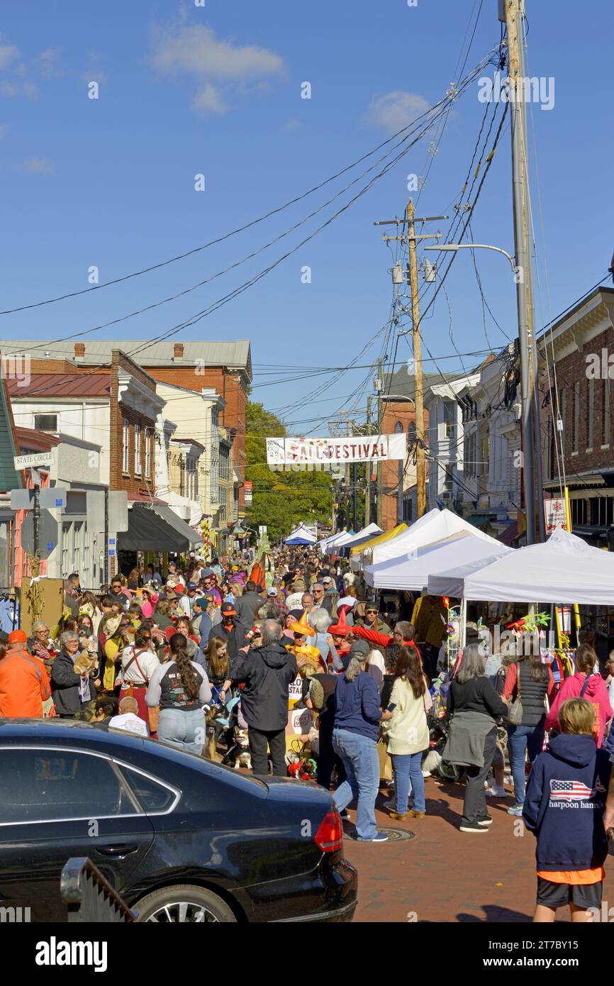 People enjoying the Fall Festival on Maryland Street in Annapolis MD Stock Photo - Alamy
