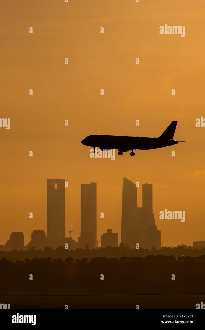 Madrid, Spain. 14th Nov, 2023. The silhouette of a commercial airplane ...