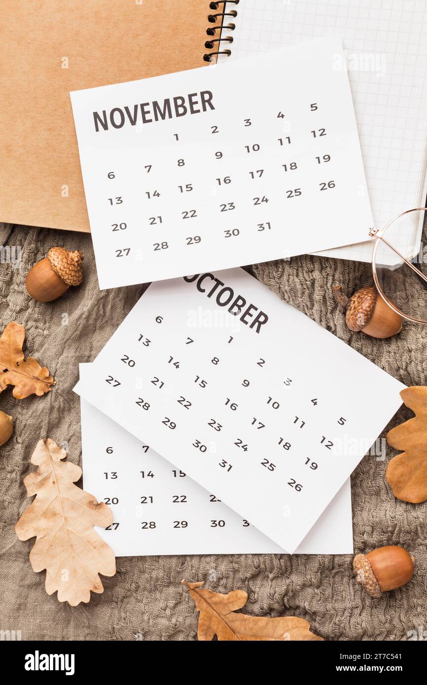 Top view calendar with autumn acorns leaves Stock Photo - Alamy
