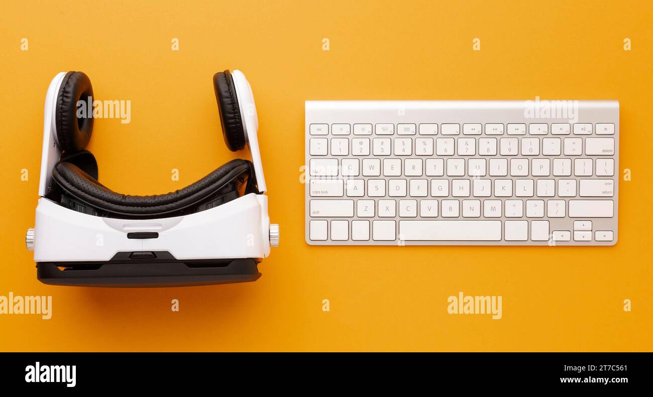 Top view virtual reality headset keyboard Stock Photo - Alamy