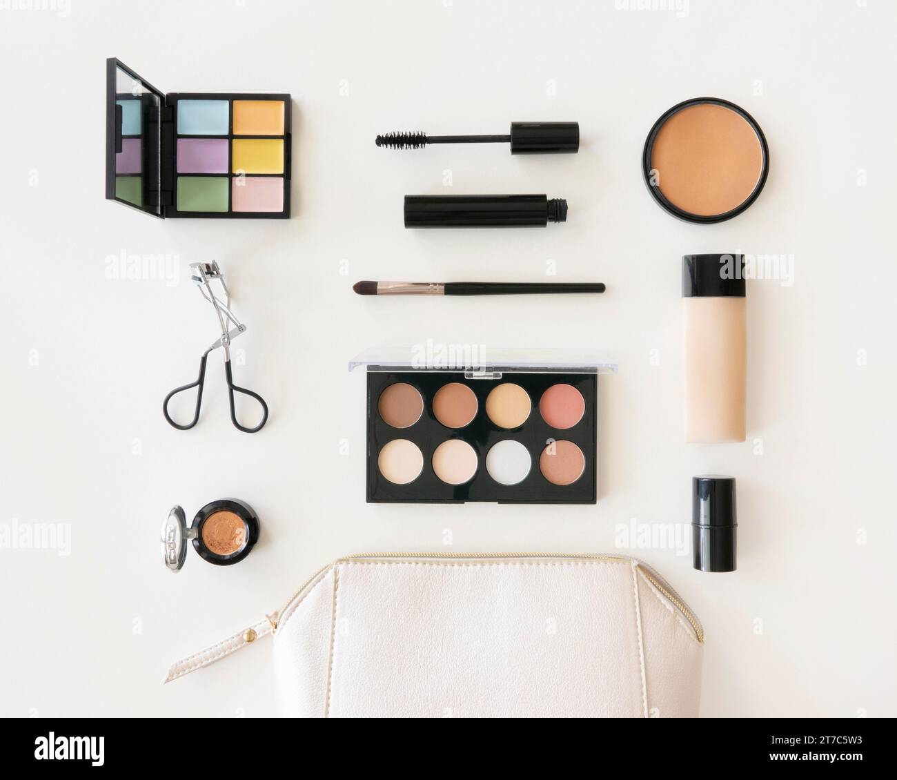 Beauty cosmetics pack Stock Photo - Alamy