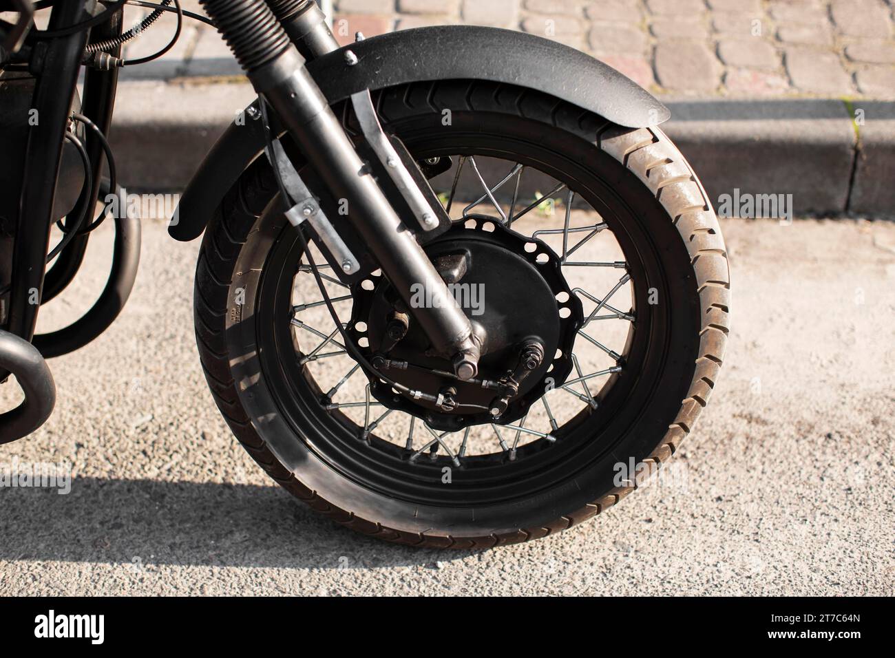 Motorcycle with round headlight hi-res stock photography and images - Alamy
