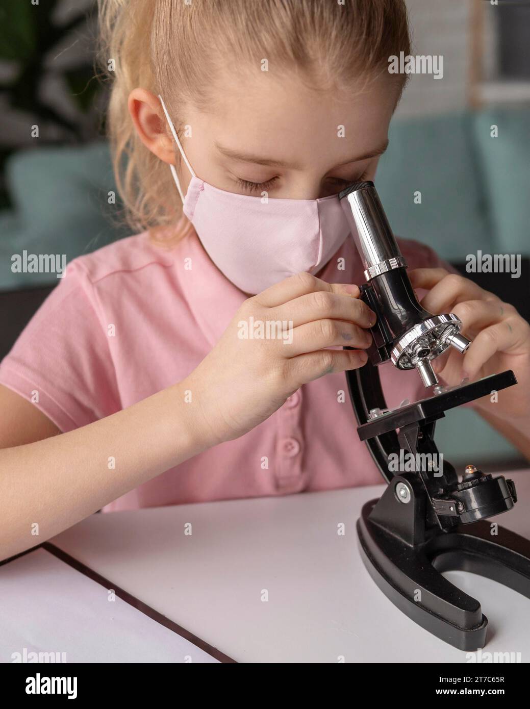 Close up kid learning with microscope Stock Photo - Alamy