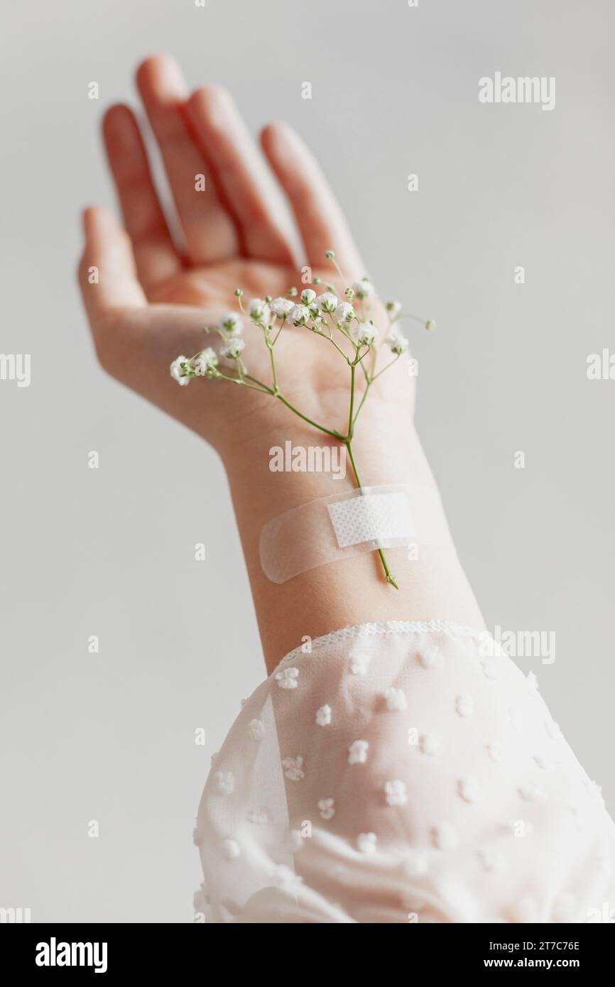 Taped flowers hi-res stock photography and images - Alamy