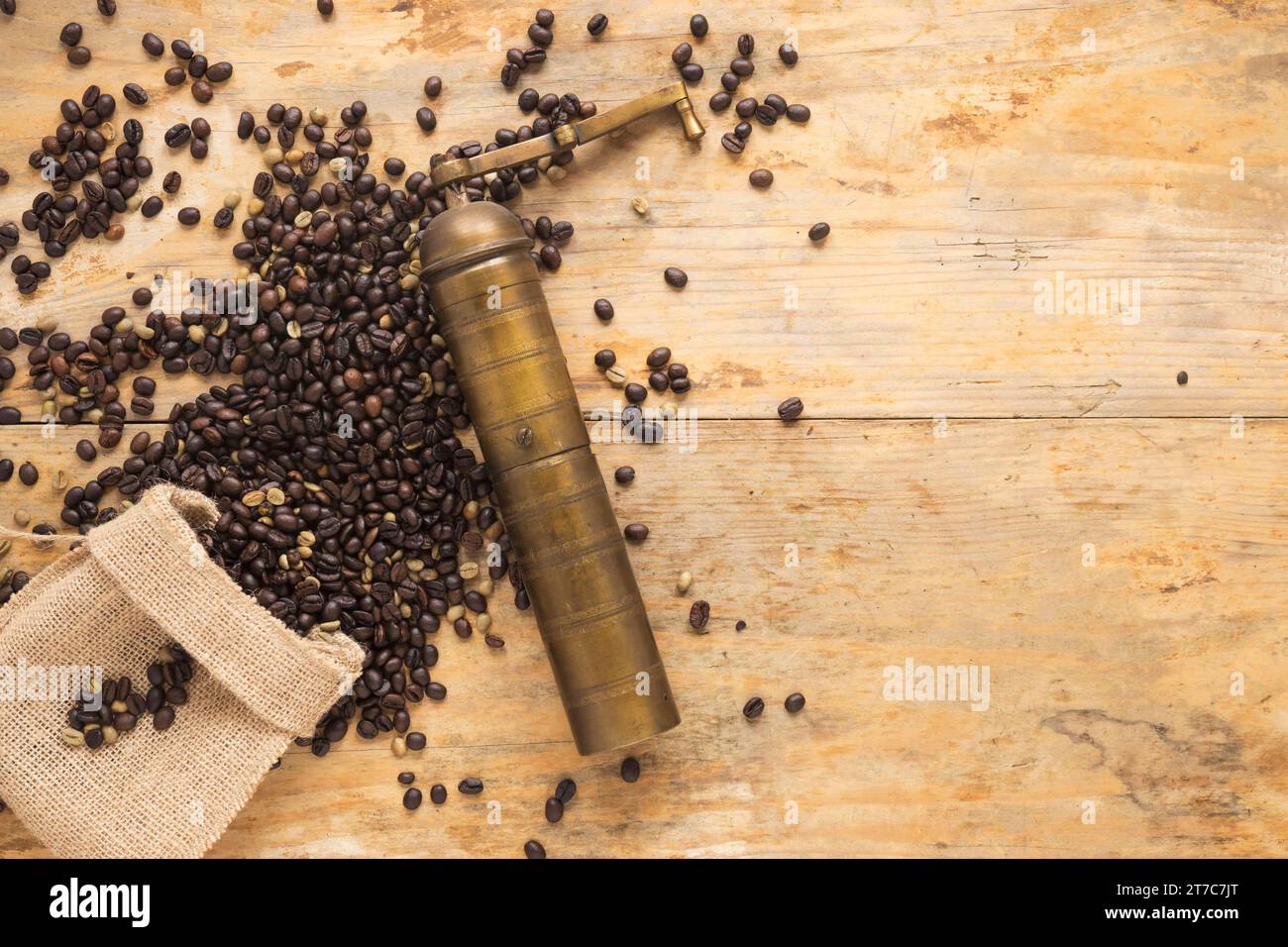 Coffee beans on sack slow hi-res stock photography and images - Alamy