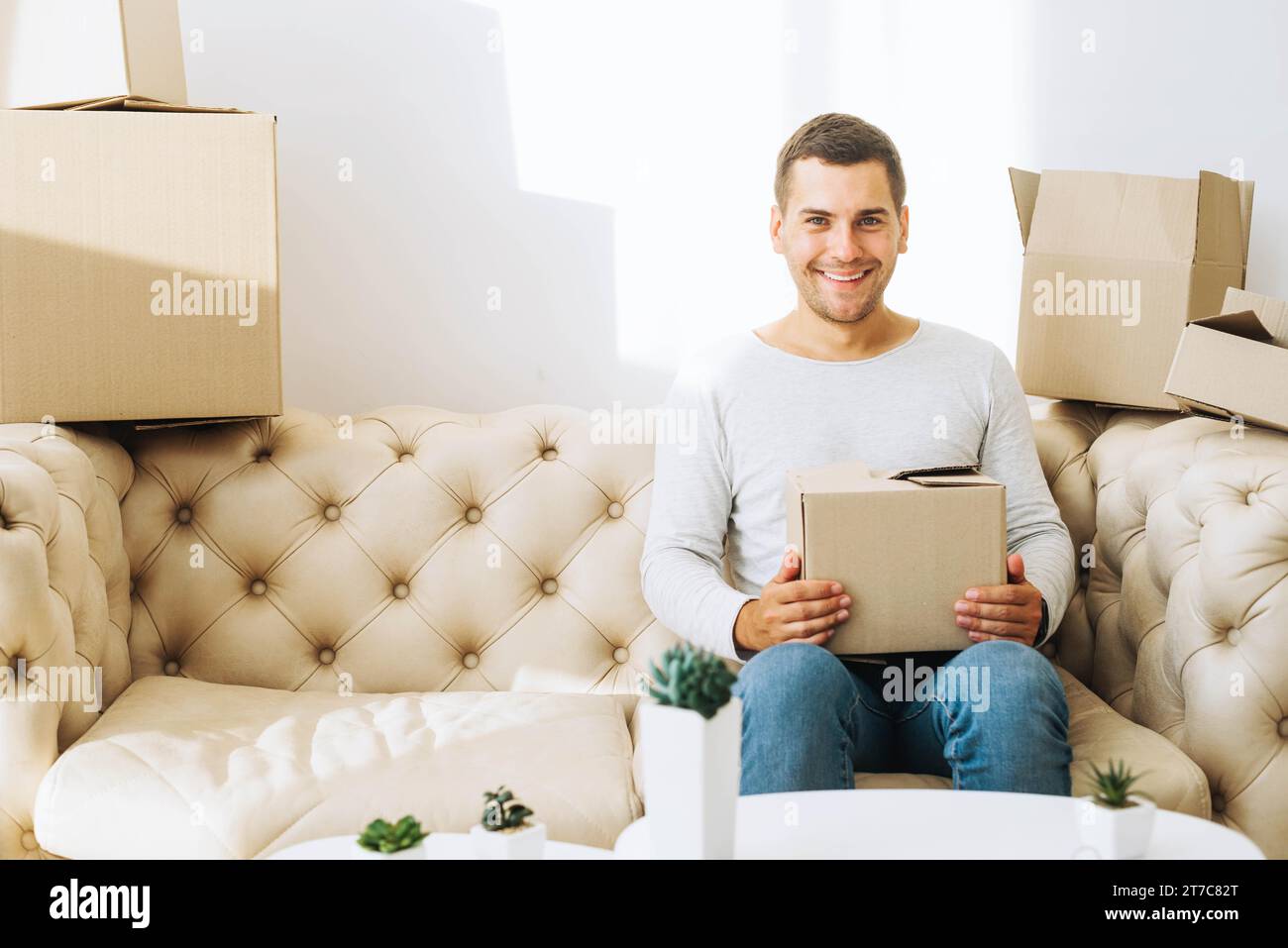 Cardboard cutout man hi-res stock photography and images - Alamy