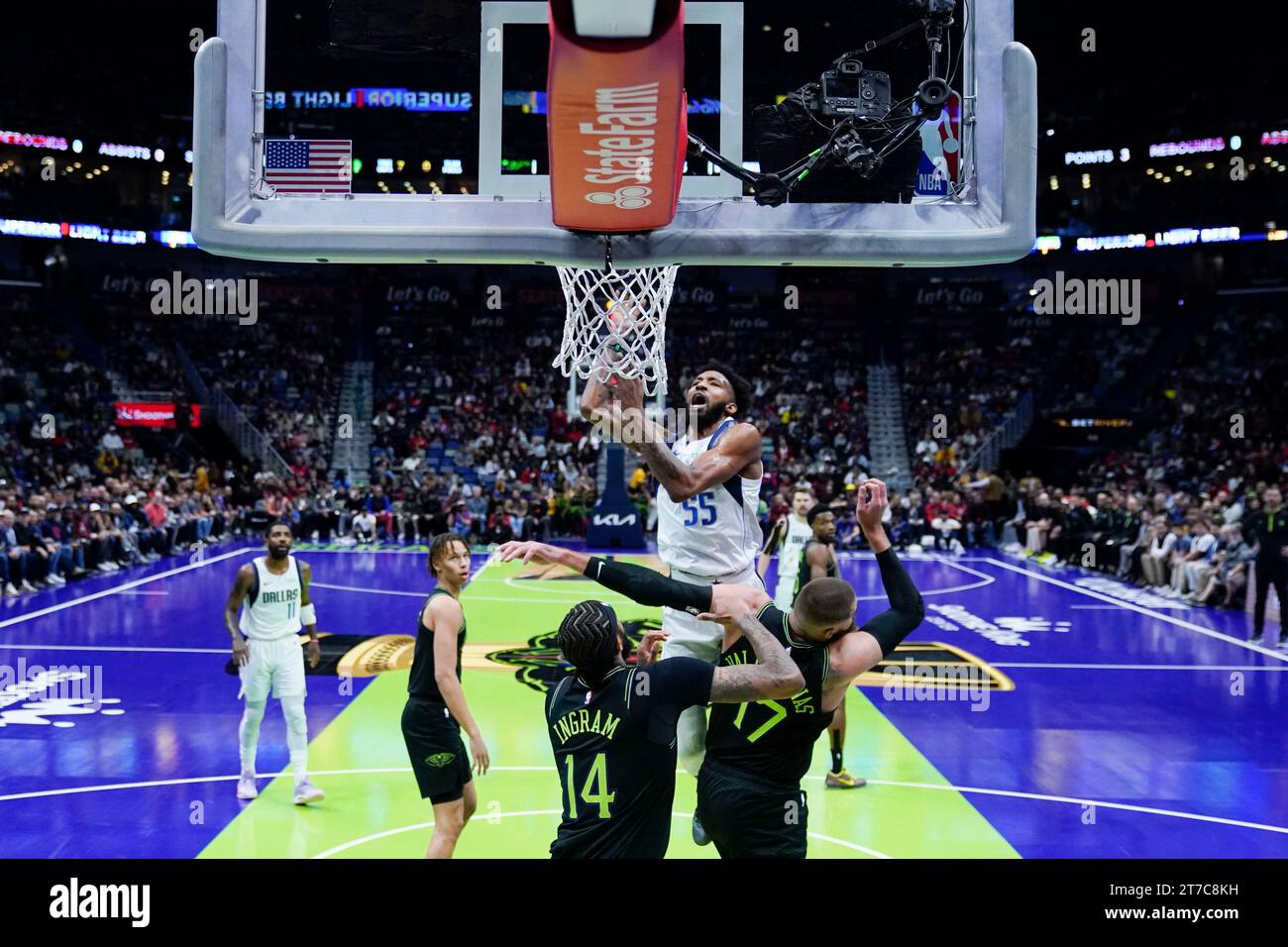 Dallas Mavericks forward Derrick Jones Jr. (55) drives to the basket ...