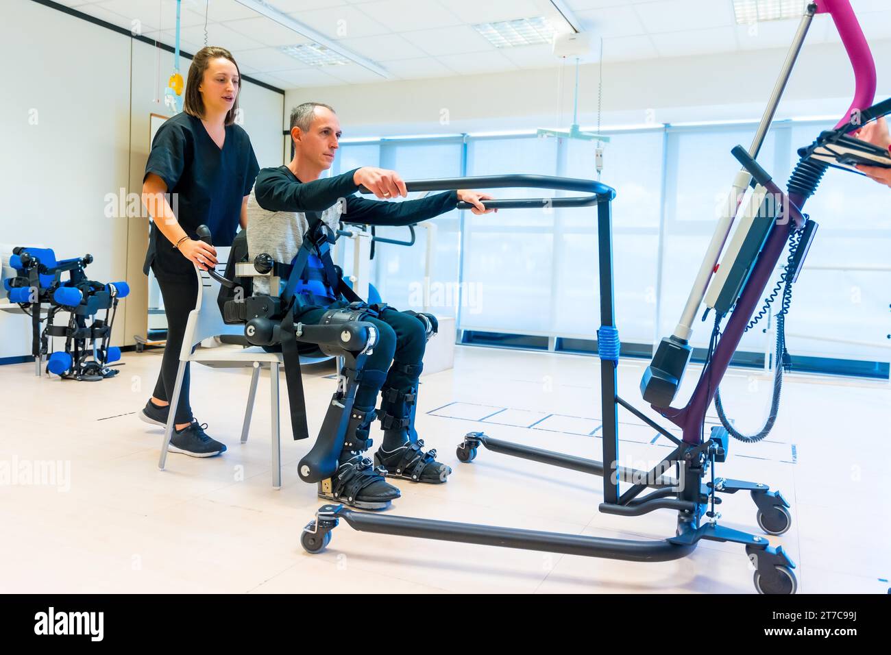 Mechanical lift hospital hi-res stock photography and images - Alamy