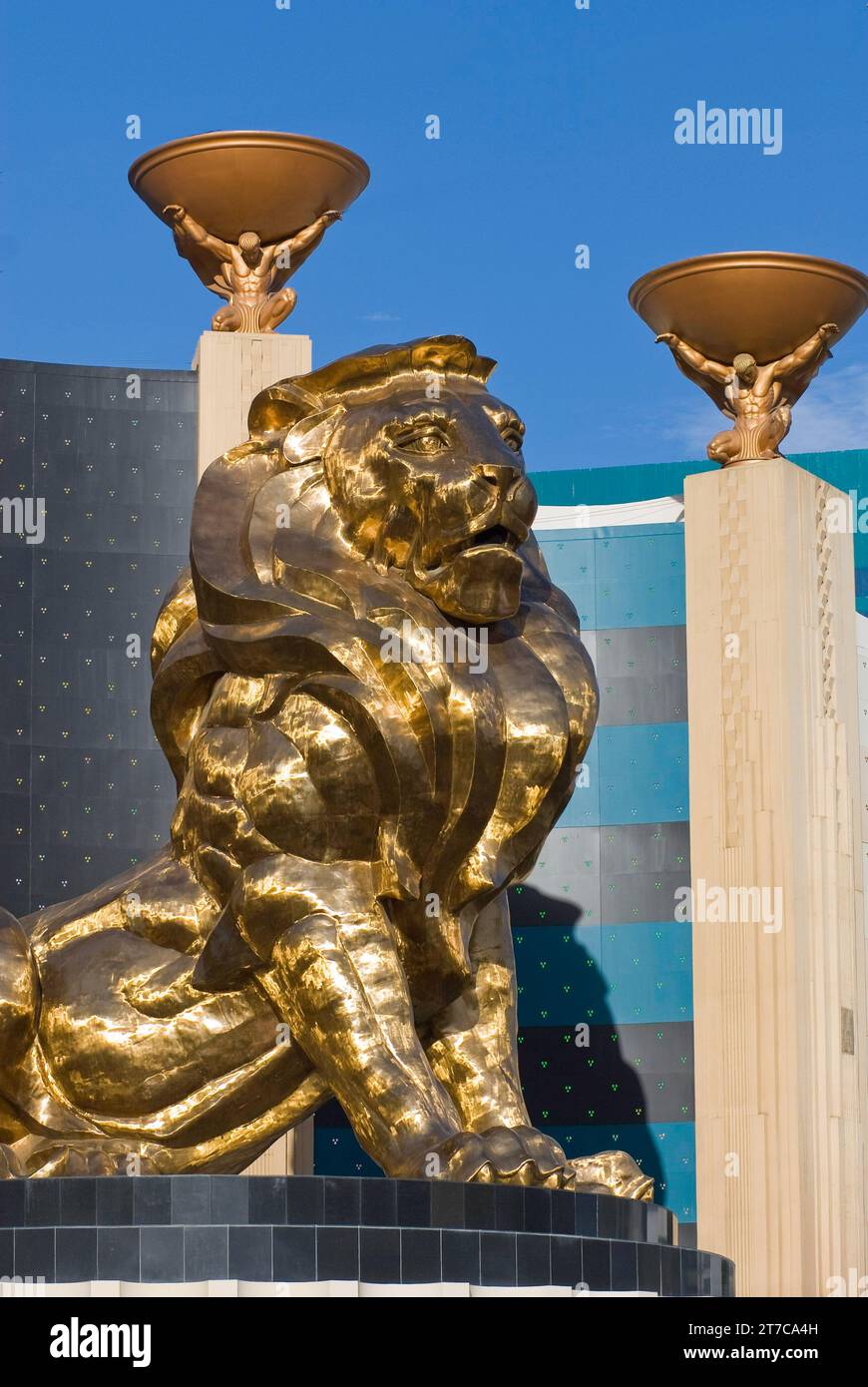 Las vegas lion statue hi-res stock photography and images - Alamy