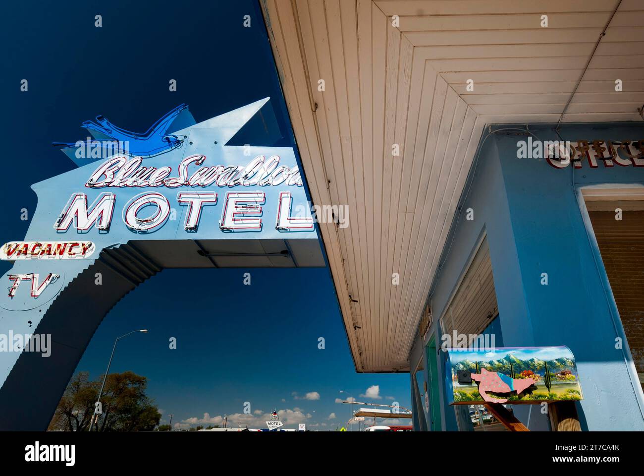 Old motel, accommodation, travelling, blue, blue sky, design, road trip ...