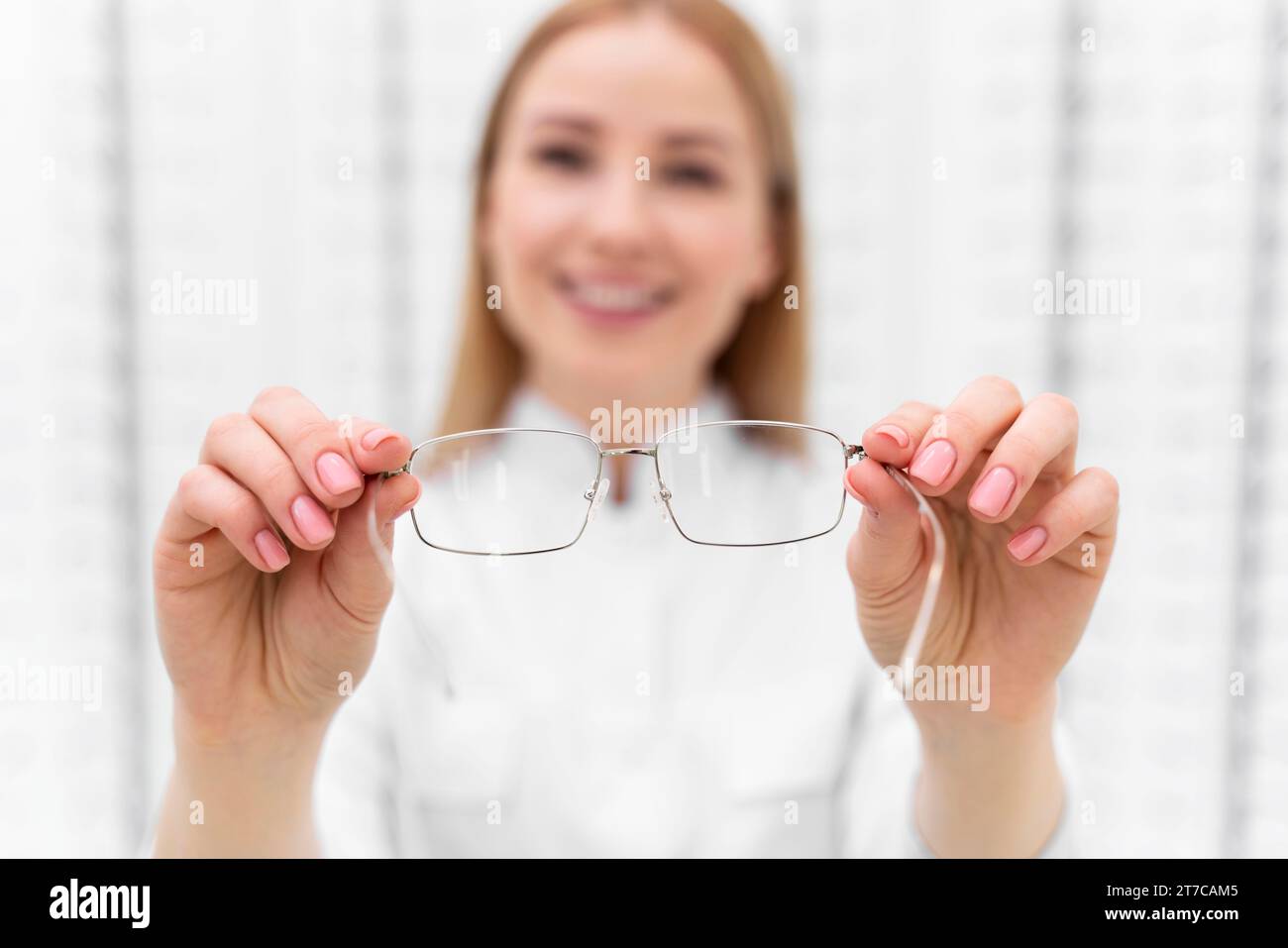 Employee working store glasses 4 Stock Photo - Alamy