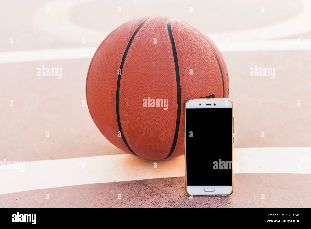 Smartphone basketball court Stock Photo - Alamy