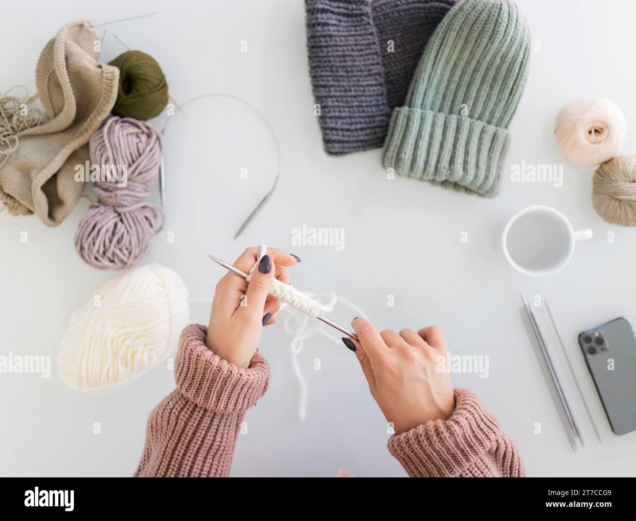 Close up japanese woman knitting hi-res stock photography and images ...