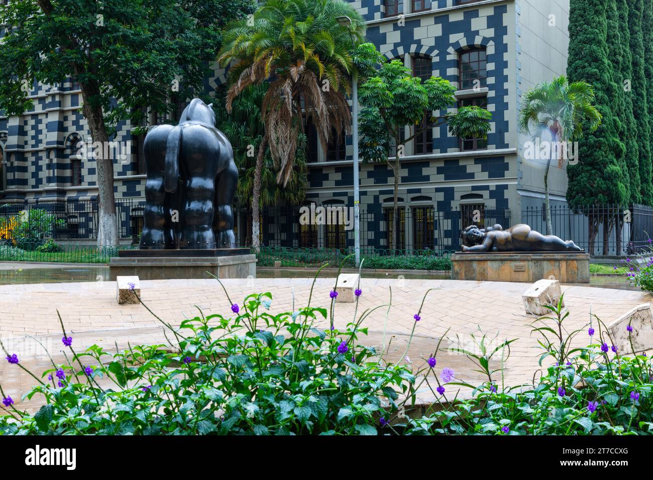 Fountain in front of Botero Sculpture in front of Palacio de la Cultura ...