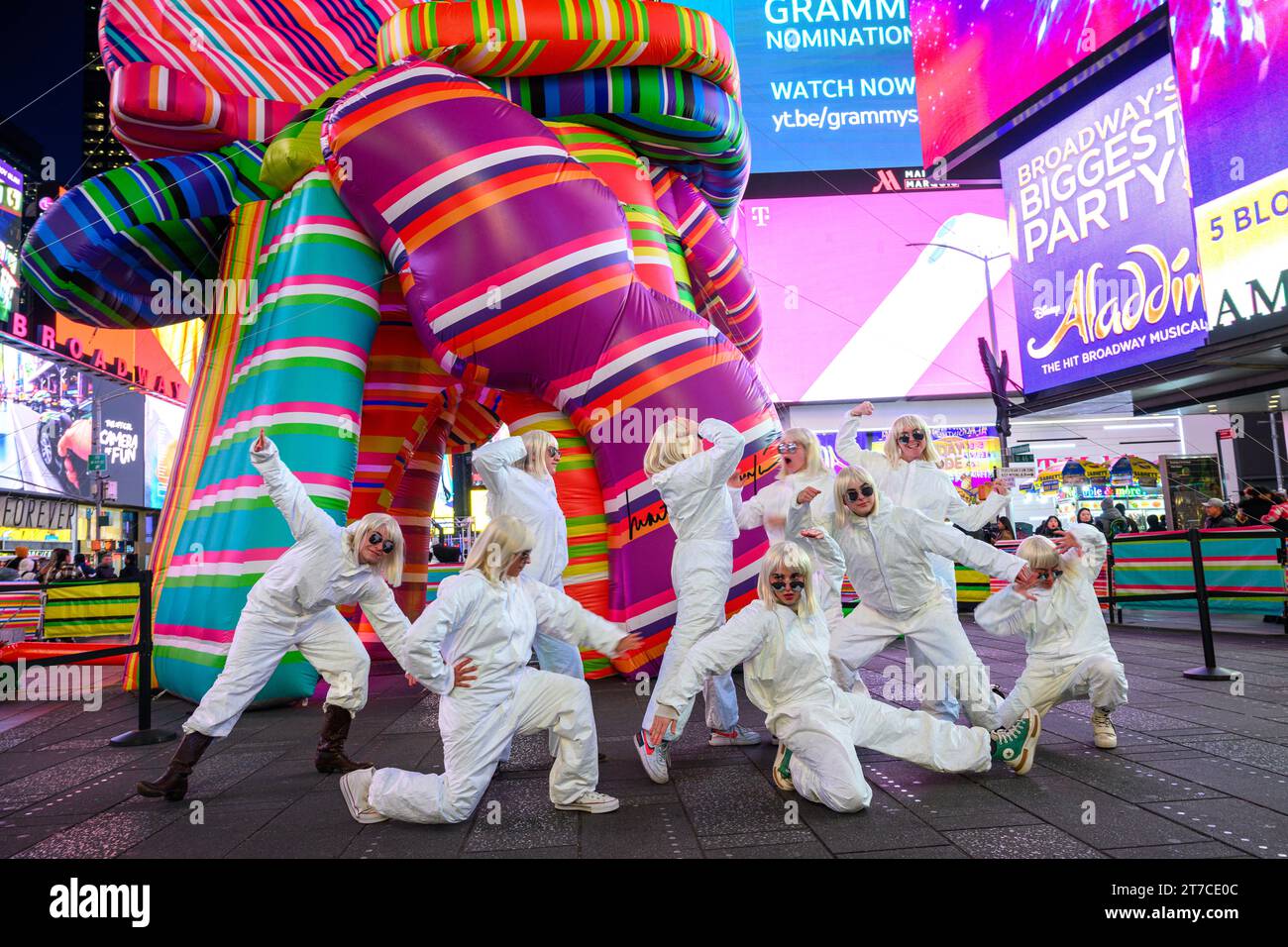 Times square new year dance hi-res stock photography and images - Alamy