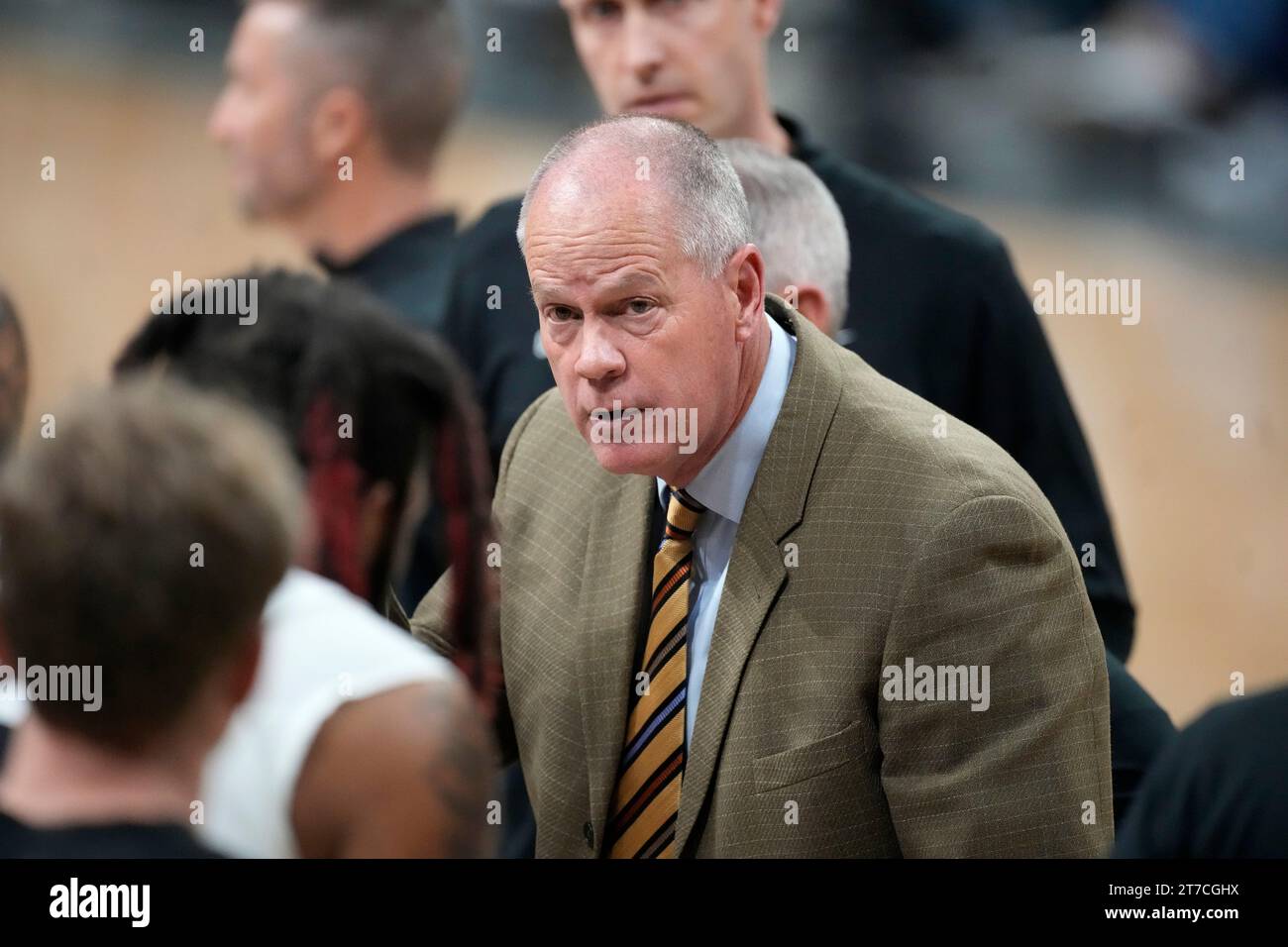 Colorado coach Tad Boyle confers with players during a timeout during ...