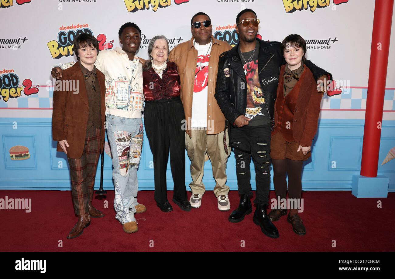 Emily Hinkler, left, Alex Hibbert, Anabel Graetz, Kenan Thompson, Kel ...