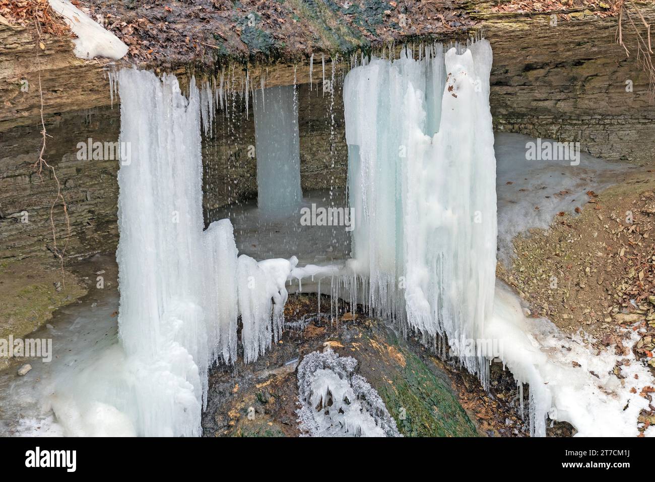 Close Details of a Frozen Bridalveil Waterfall in Pikes Peak State Park ...