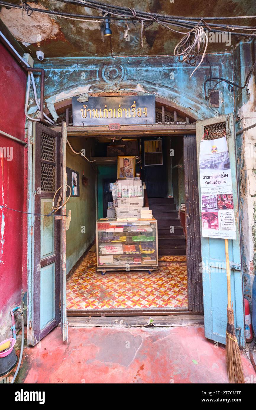 Front entrance in the crowded streets to the museum, which is upstairs ...