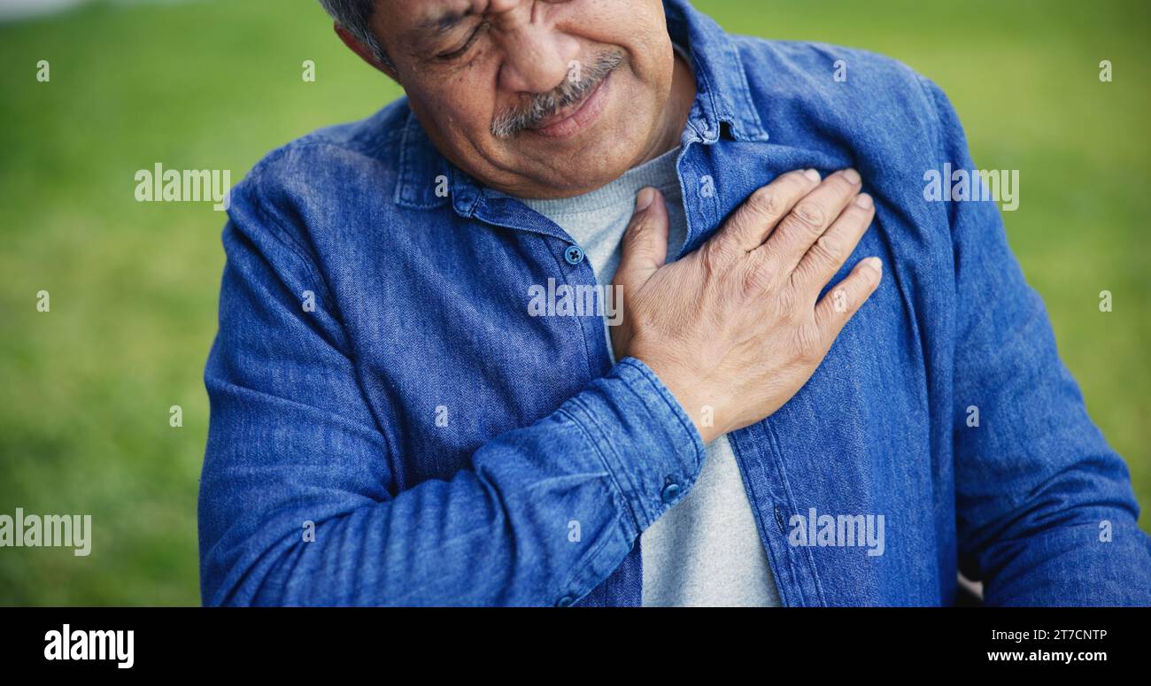 Old man outside chest pain hi-res stock photography and images - Alamy