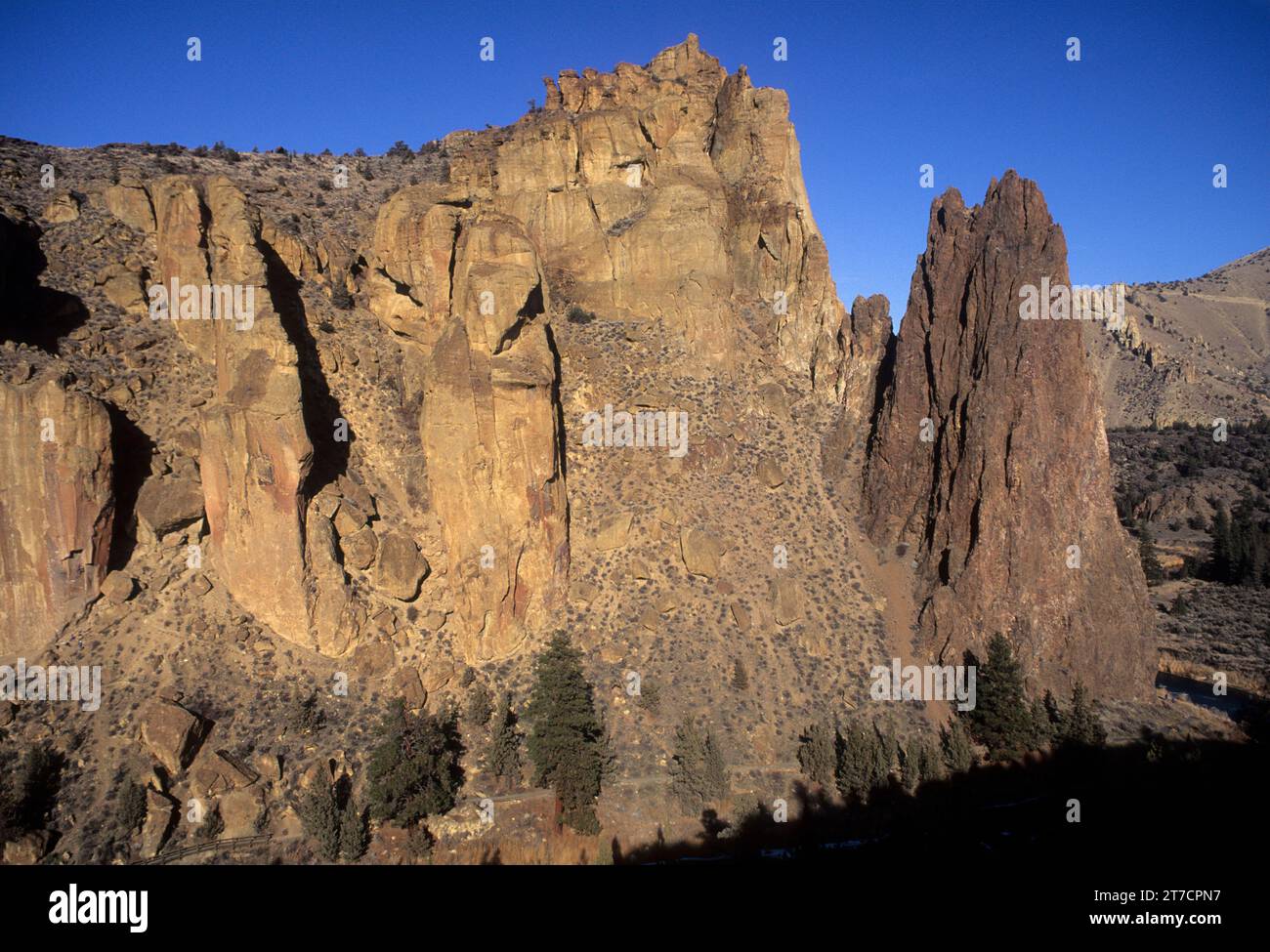Smith Rocks, Smith Rocks State Park, Oregon Stock Photo - Alamy