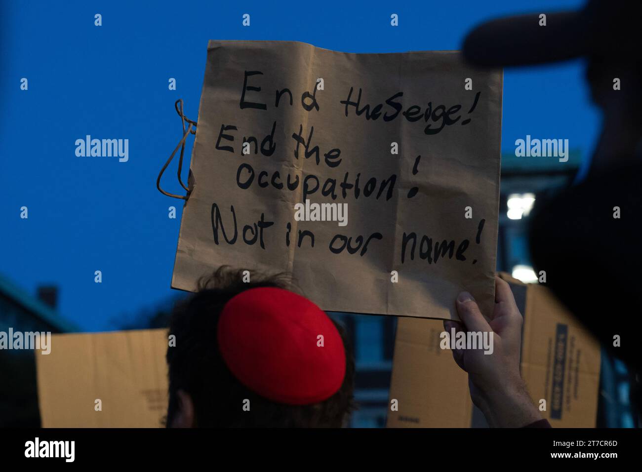 Hundreds people gathered on the grounds of Columbia University in New ...