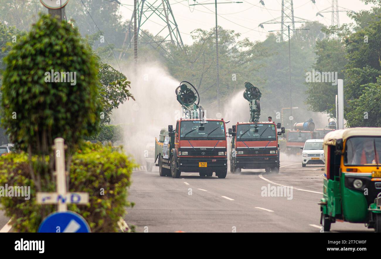 New Delhi, India. 14th Nov, 2023. An anti smog gun sprays water to ...